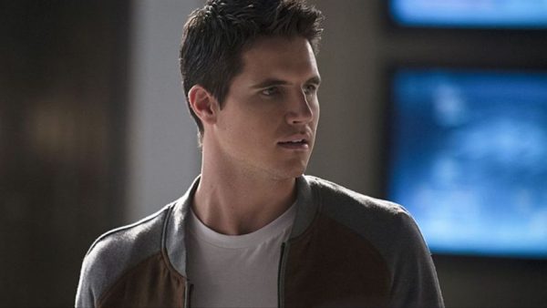 ‘The Flash’ Actor Robbie Amell On If Ronnie Raymond Is Really Dead ...